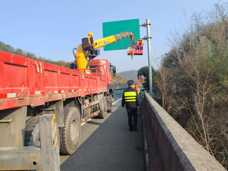 九支队：多措并举筑牢冬季涉路施工“安全防线”--湖北省交通运输综合行政执法局